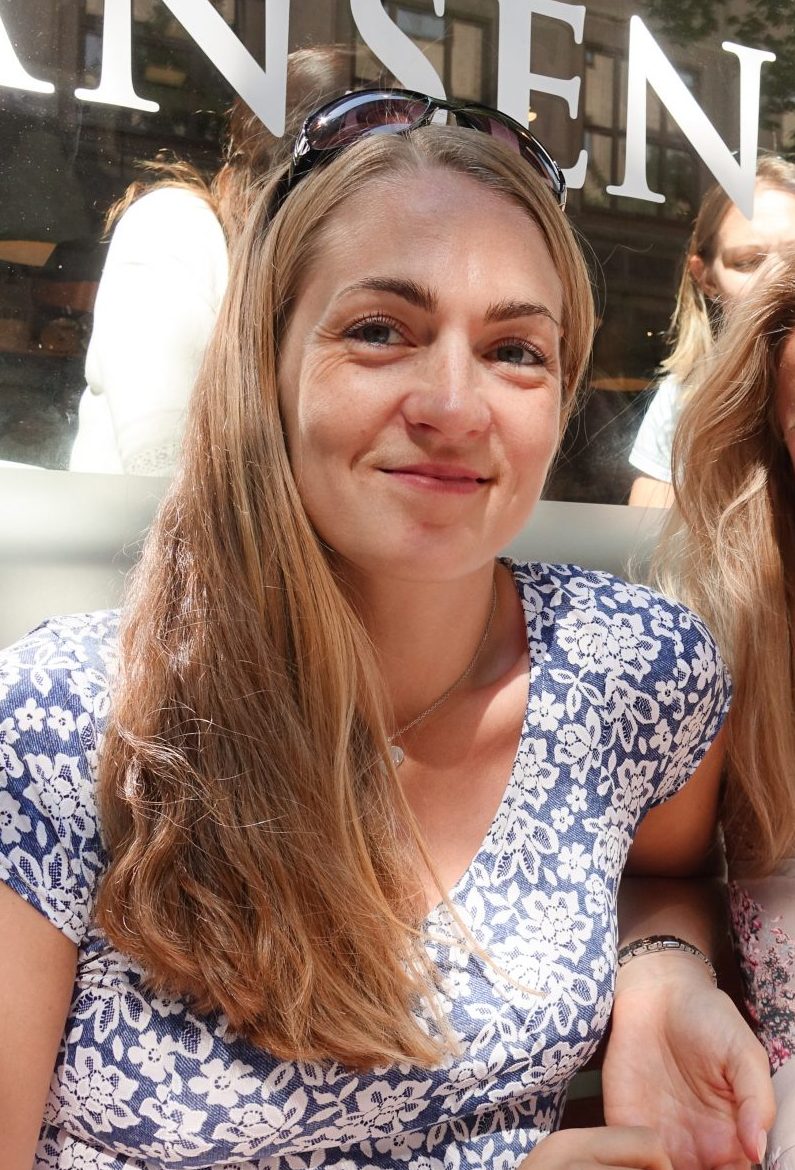 Anna Victoria Johansen (31), og Anne Osvold (21) bilde 2