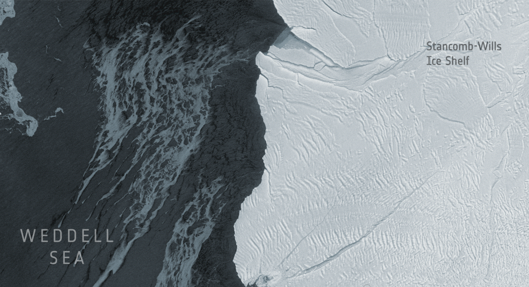 Giant_iceberg_breaks_off_Brunt_Ice_Shelf_in_Antarctica_pillars