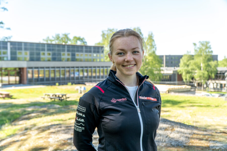 Julia (25) har fått draumejobben som trenar for det kanadiske landslaget