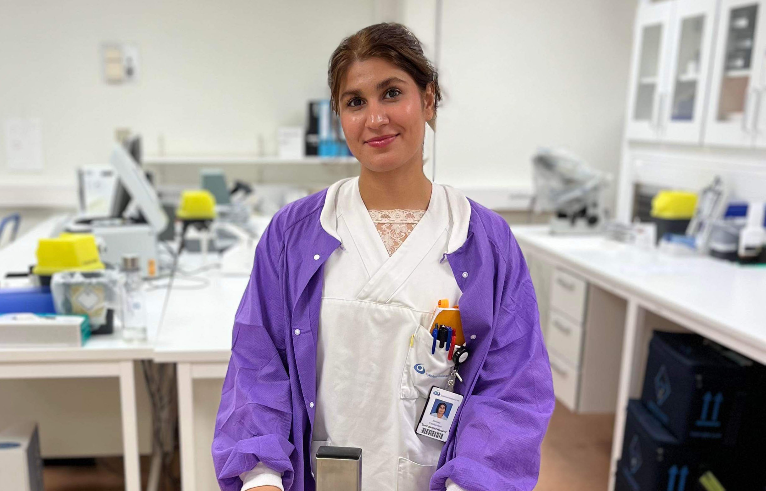 Nawisa (20) opplevde rasisme i sommarjobben: – Skremmande