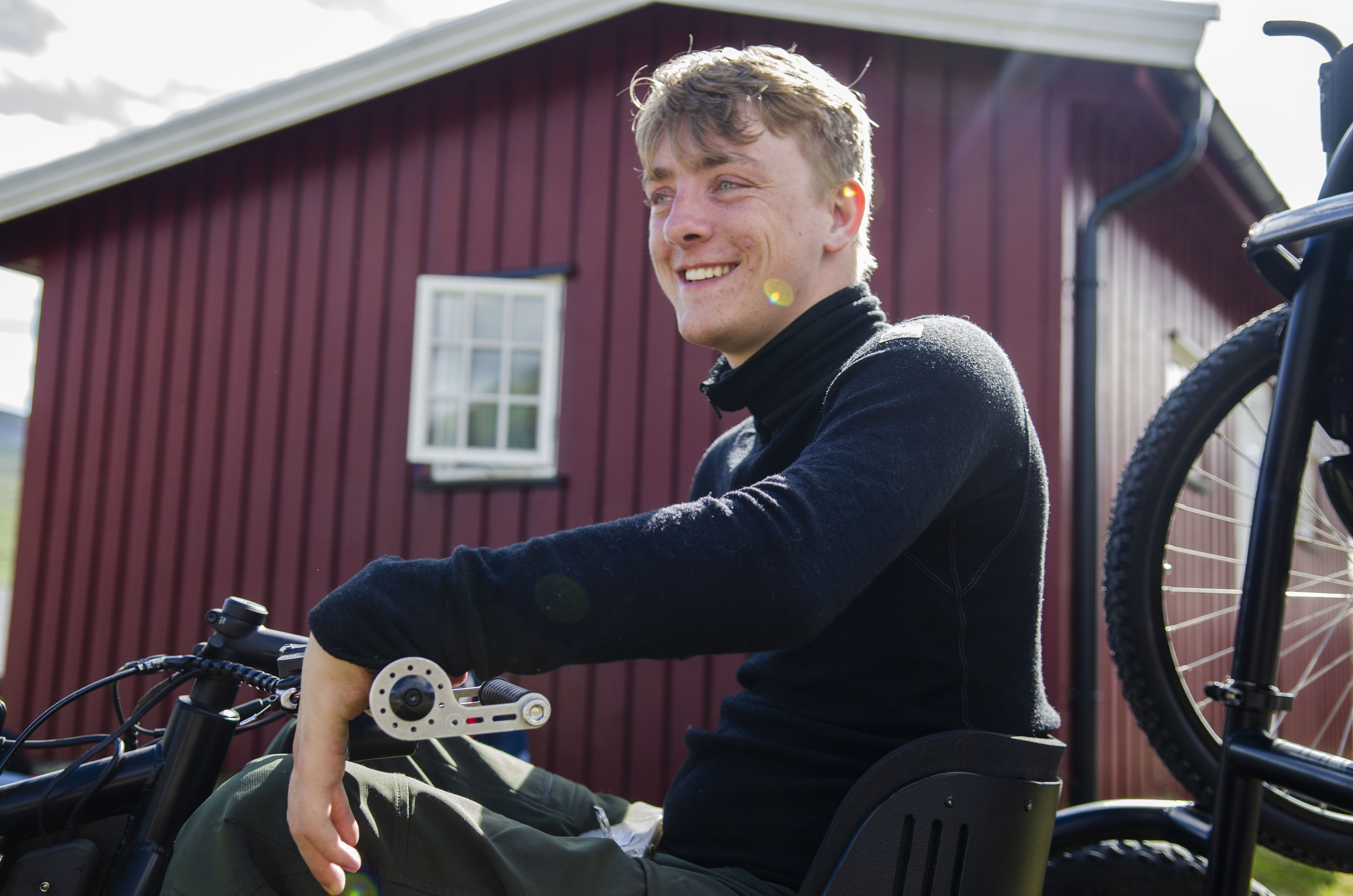 Konrad (21) vart lam etter ei stupeulykke – kryssa Noreg på tvers